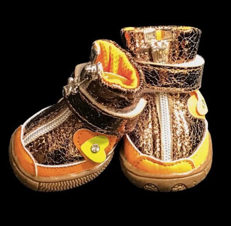 Walking Doggies | These Dog Boots Will Stay On!